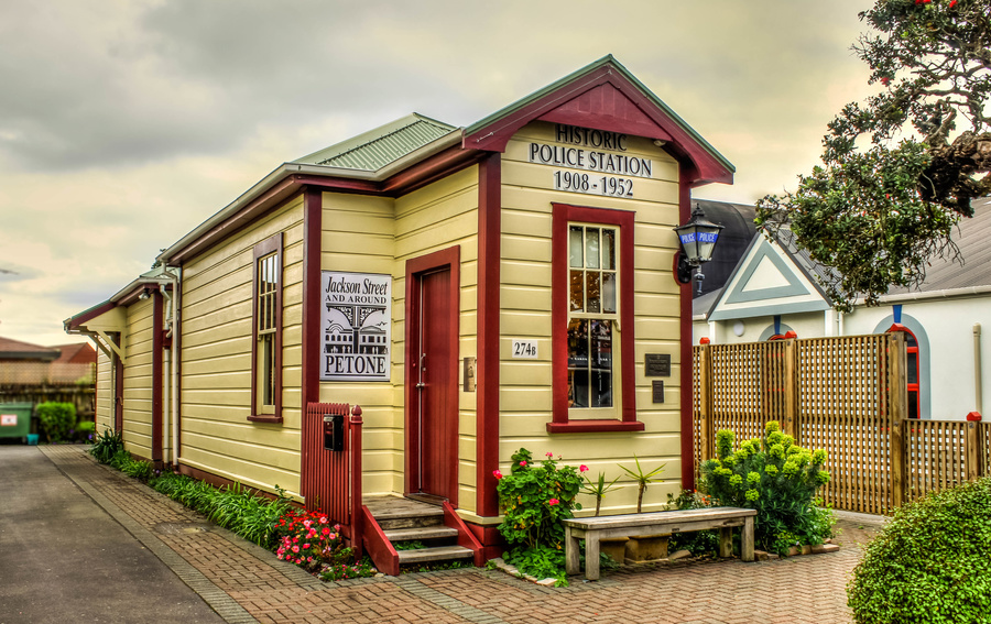 Old police station - hdrcreme