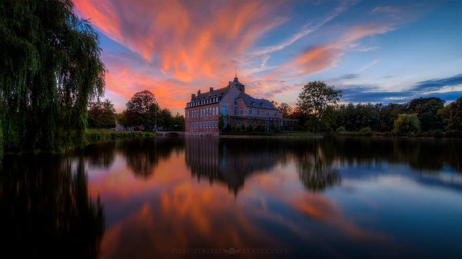 Castle & Pond - hdrcreme